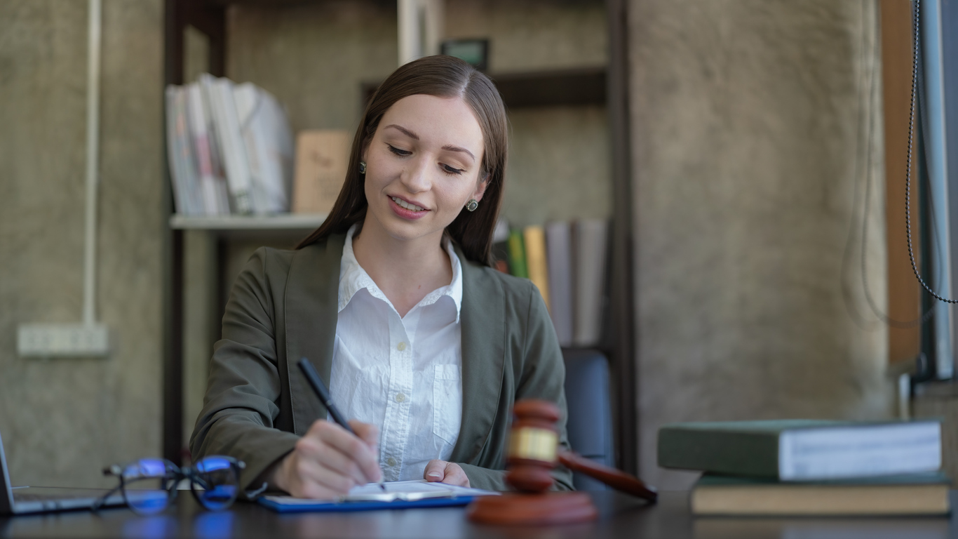 How to Become a Legal Transcriptionist - In 6 Simple Steps