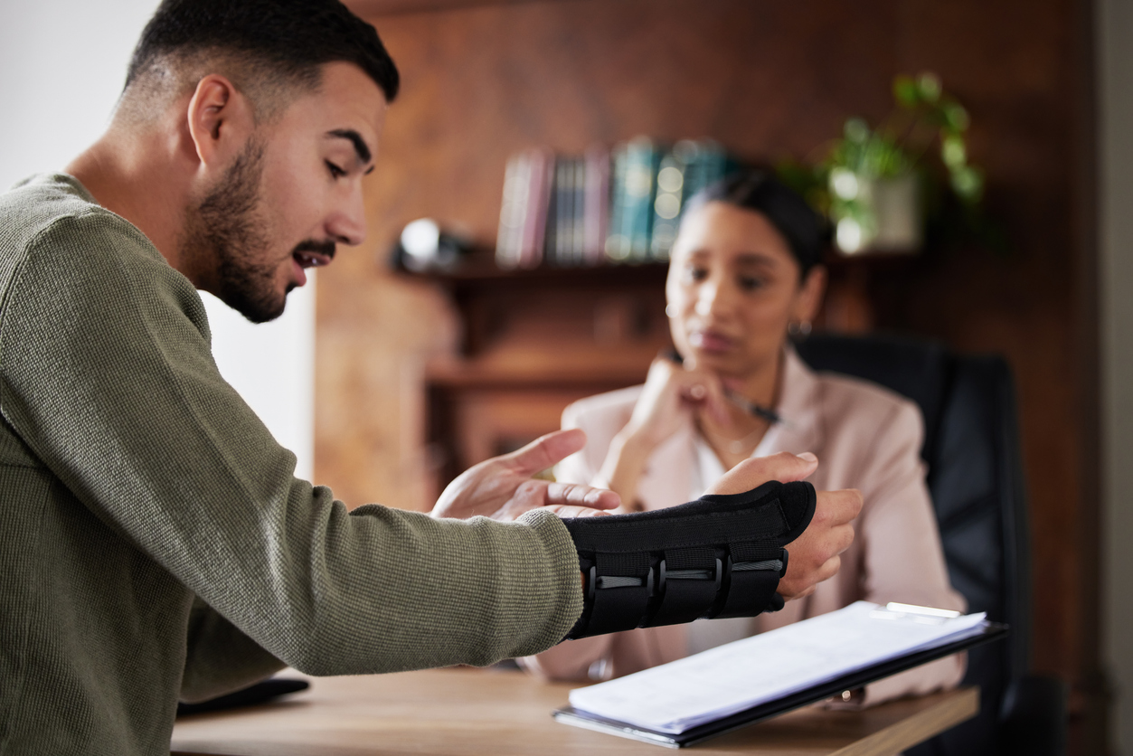 Behind the Bar: Qualities and Qualifications of a Personal Injury Attorney