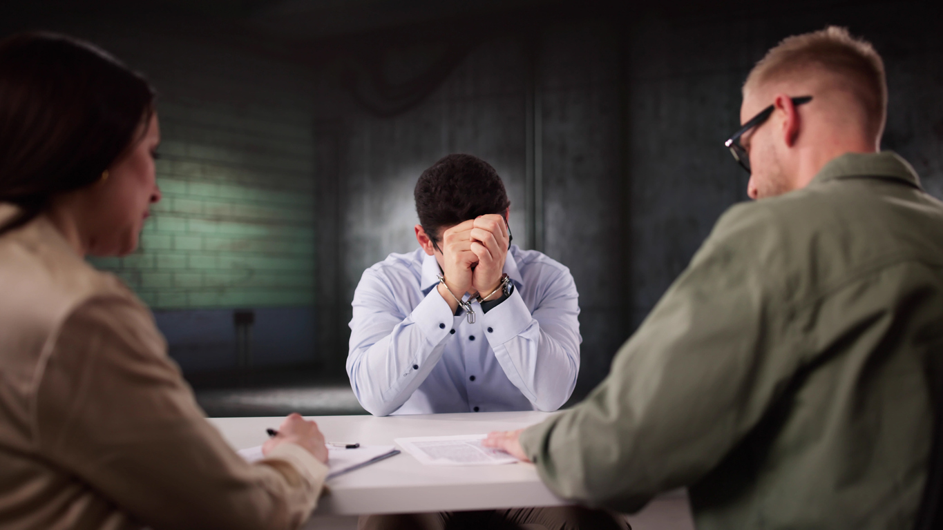 When to Call a Criminal Defense Lawyer for Help